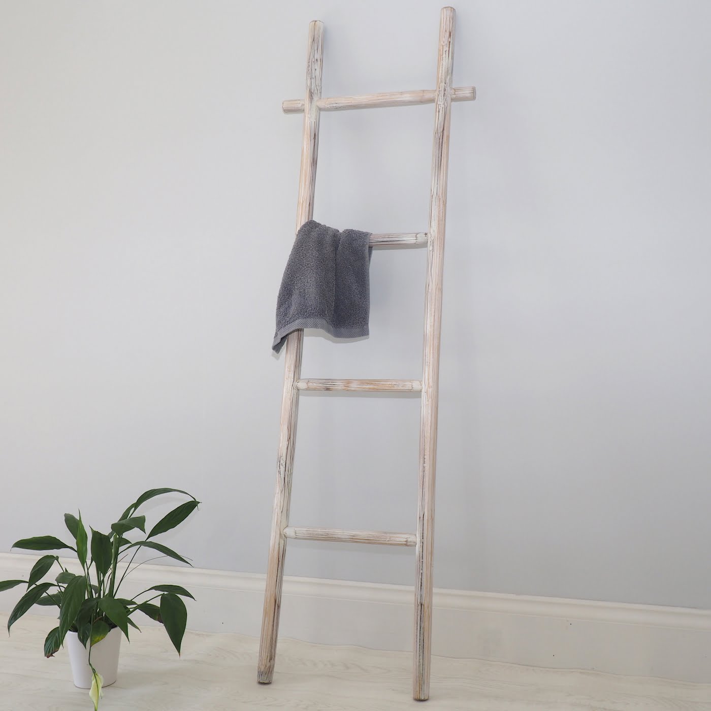 White Wooden Towel Ladder - ZaZa Homes